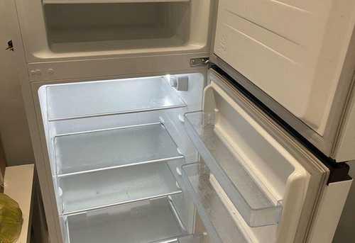 Холодильник hisense