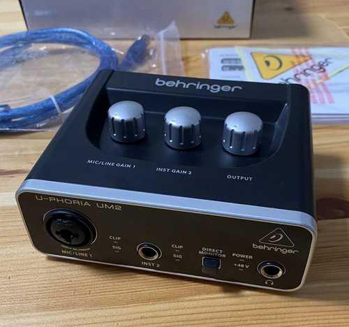 Звуковая карта Behringer UM2