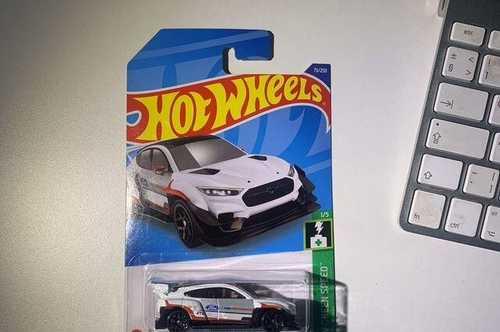 Hot Wheels Ford mustang mach e
