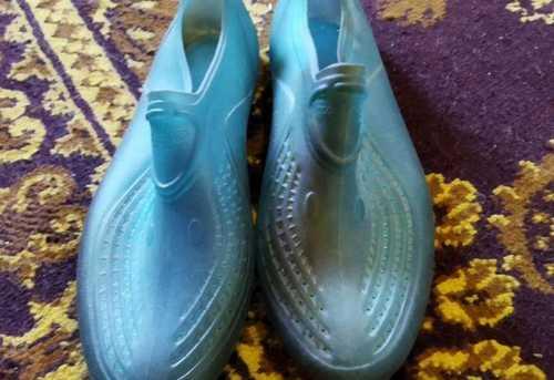 Женская и мужская обувь от порезов в водоёмах