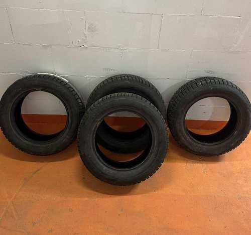 Roadstone Winguard WinSpike 185/65 R15 92T