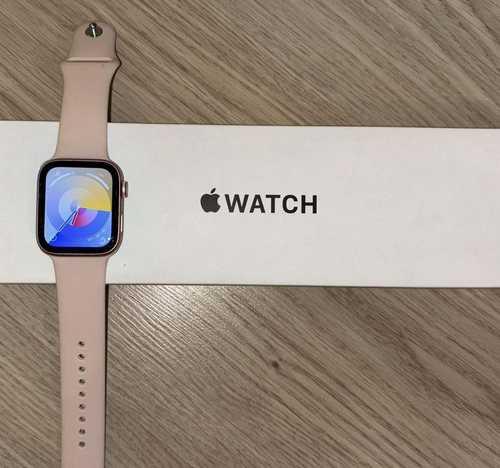 Умные часы Apple Watch SE (44mm)