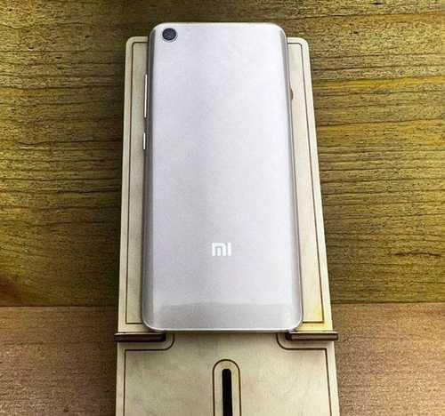 Xiaomi Mi 5, 3/32 ГБ