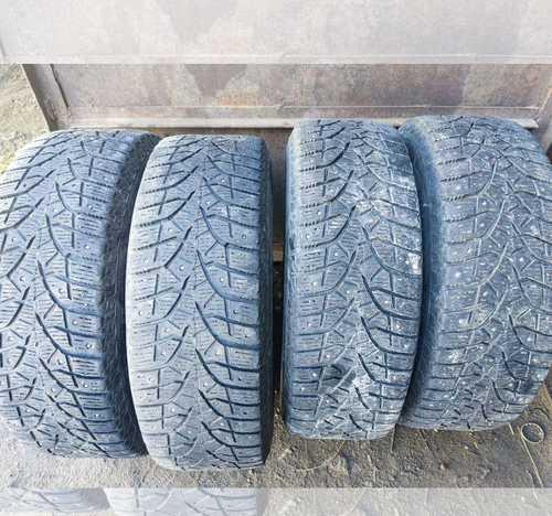 Bridgestone Blizzak Spike-02 215/65 R16 98T