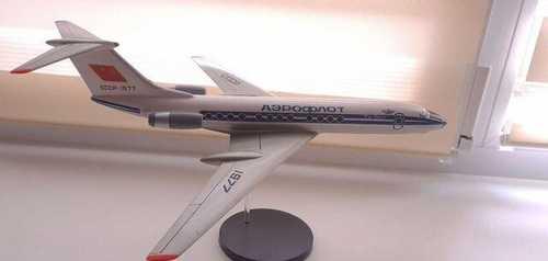 Модель самолёта ту-134А
