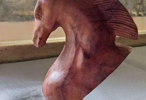 Статуэтка из дерева бюст коня