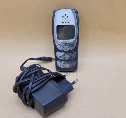 Сотовый телефон Nokia 2300   зарядник