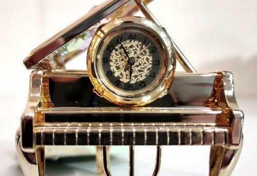 Фигурка декоративная с часами «Рояль» с кристаллам