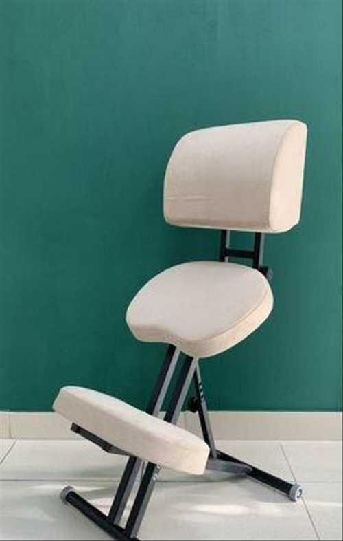 Коленный стул со спинкой (беж+черн)