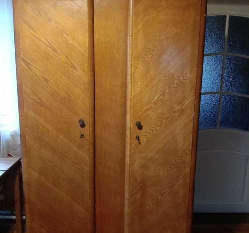 Шкаф ретро платяной