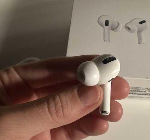 Продаю правый наушник Apple Airpods pro