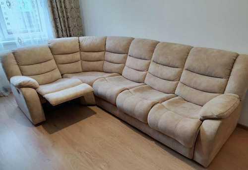 Угловой диван с реклайнером San Remo