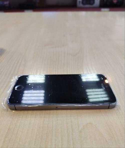 Витринный Apple iPhone SE 32Gb Серый