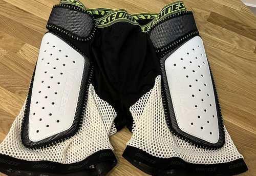 Защитные шорты для сноуборда dainese