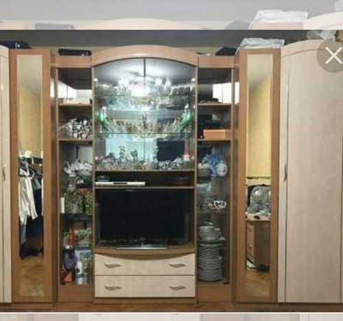Мебель в гостиную, сервант, шкаф