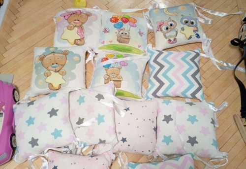 Бортики в кроватку для девочки, белье и одеялко