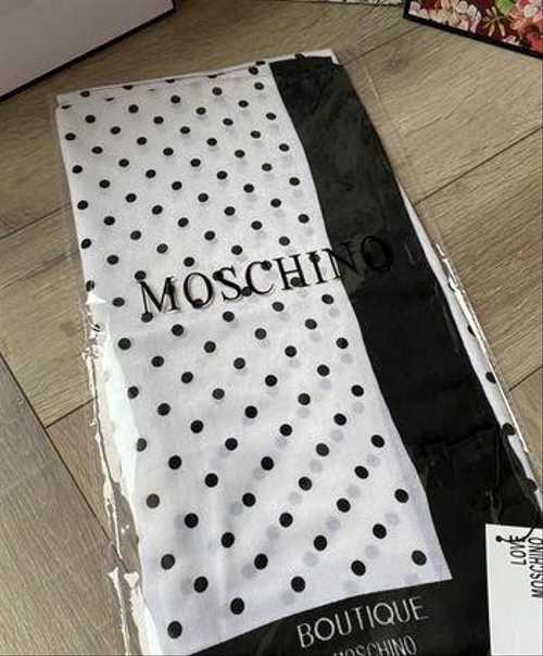 Шарф. Шерстяной платок Moschino