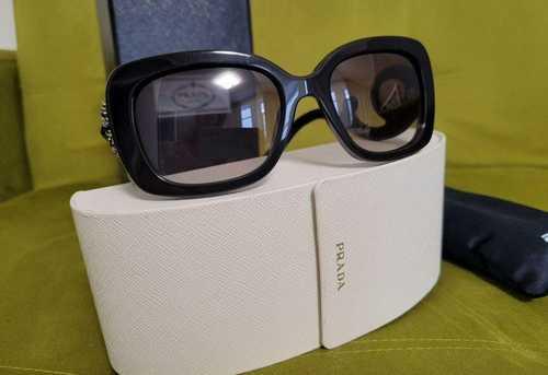 Солнцезащитные очки женские Prada