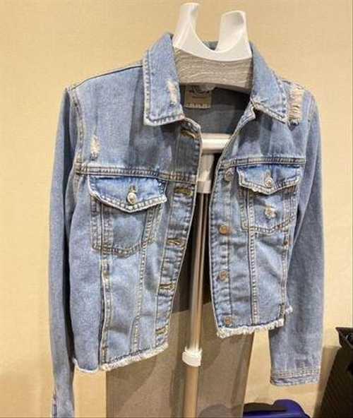 Укороченная джинсовая куртка stradivarius