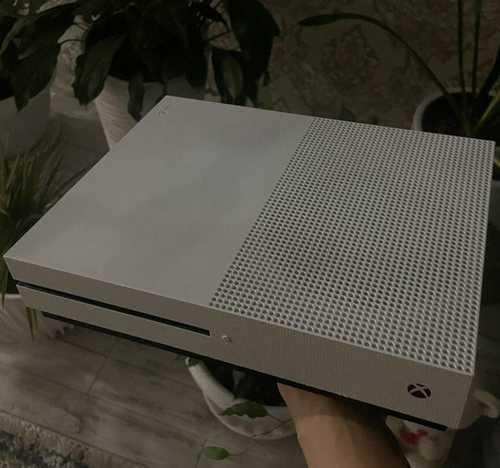 Игровая приставка Xbox one s 500 gb 2 геймпада