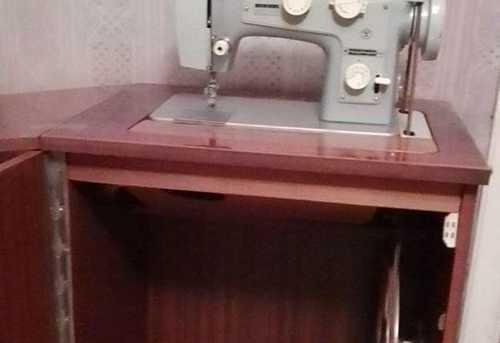 Швейная машинка с с механическим ножным приводом