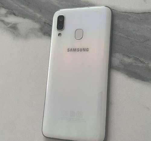 Samsung Galaxy A40, 4/64 ГБ