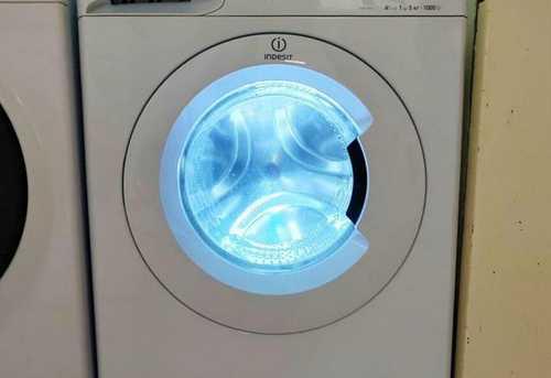 Практически новая в идеале стиральная машина
