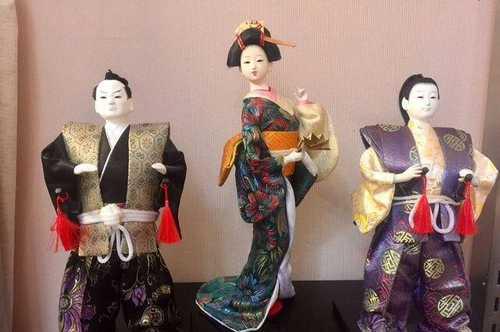 Куклы в национальных японских костюмах