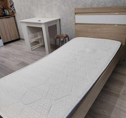 Кровать с матрасом бу 2000х900