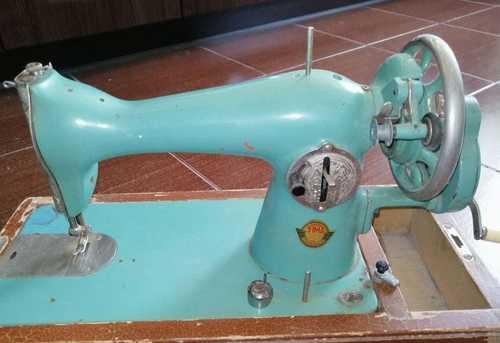 Ручная швейная машинка Под.Мех.Завода 50-х годов