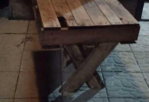 Столик деревянный