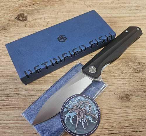 Нож Petrified Fish (черный, satin finish)