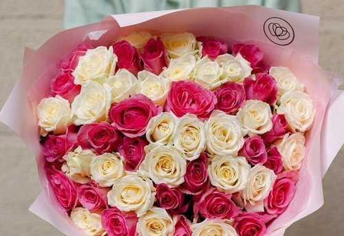 Букет из 51 розовой и белой розы 50 см (Россия)