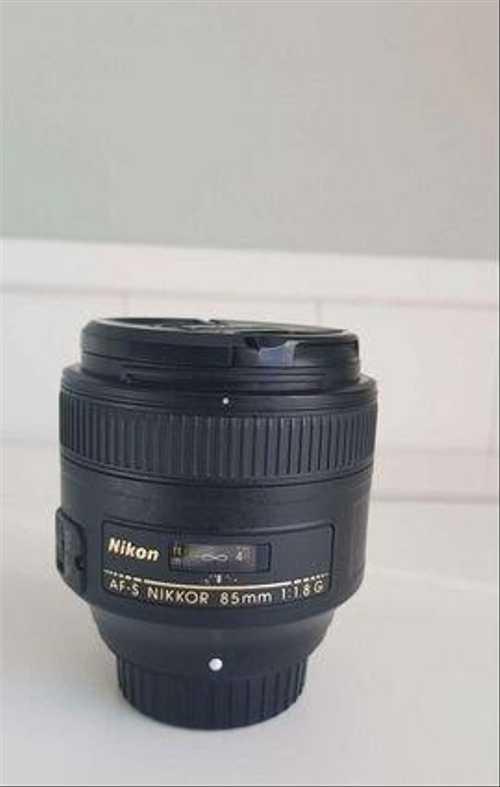 Объектив Nikon 85mm f/1.8G