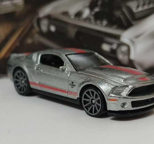 Hot wheels 10 Ford Shelby gt500 super snake