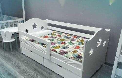 Кроватка из массива детская высокий борт сингл