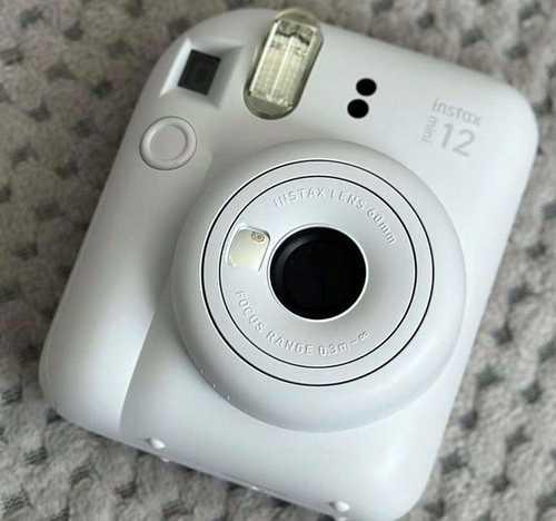 Пленочный фотоаппарат instax mini 12