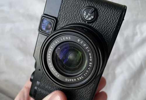 Цифровой фотоаппарат Fujifilm X10