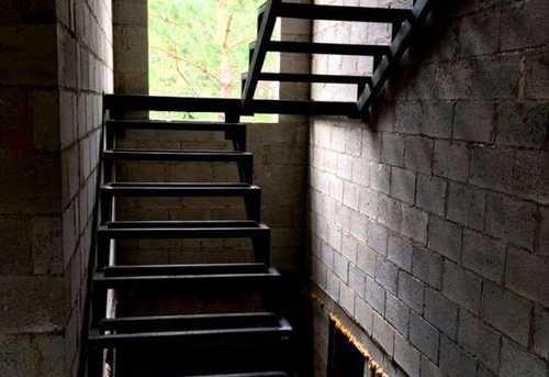 Лестница из металла дизайн 4978