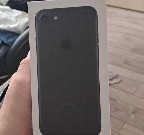 Коробка от iPhone 7