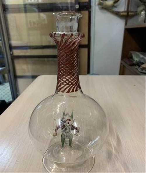Графин с чертиком