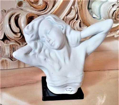 Cкульптура бюст женщины Каподимонте статуэтка фарф