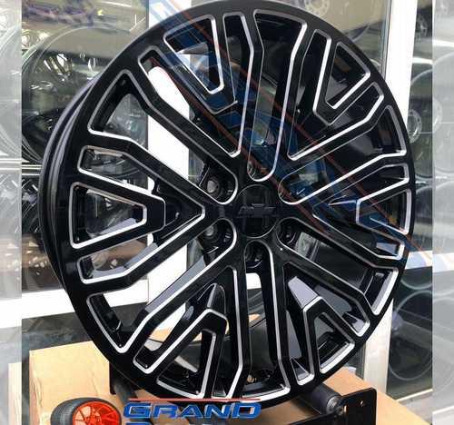 Диски R22 6x139.7 Chevrolet Black Groove