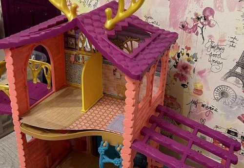 Кукольный домик с мебелью и куклами