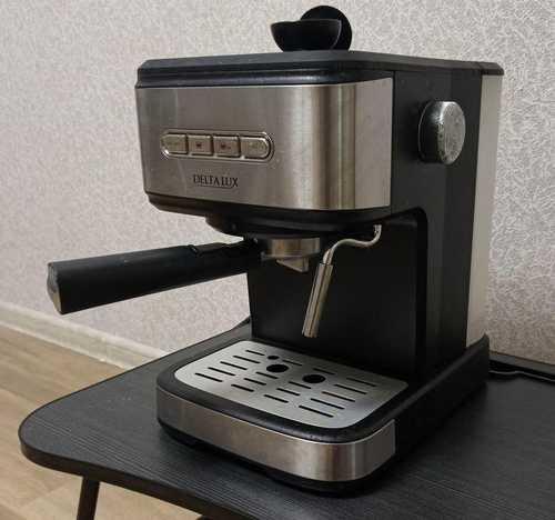 Кофеварка рожковая Delta Lux DE-2003
