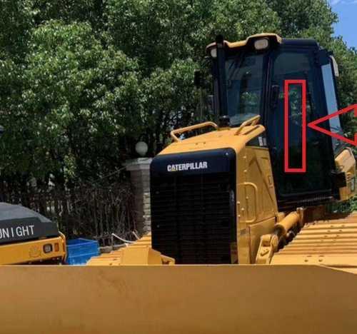 Стекло дверное левое бульдозер Caterpillar D6K
