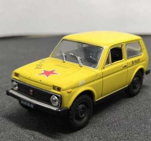 Модель Ваз-2121 Нива Deagostini 1:43