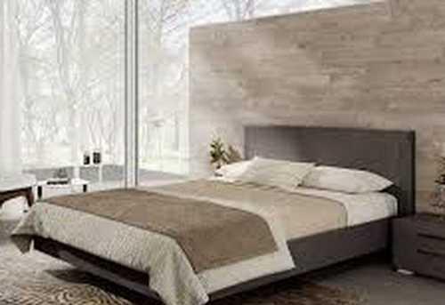 Кровать двуспальная с матрасом и тумбами
