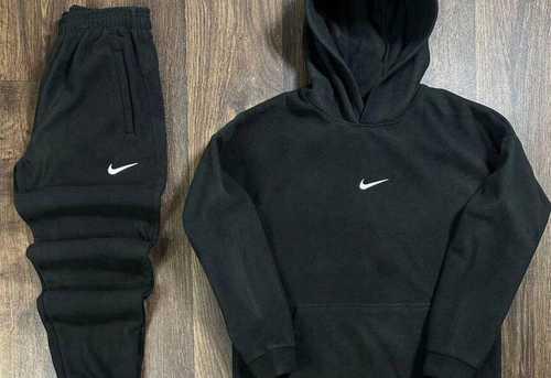 Костюм Nike с вышивкой