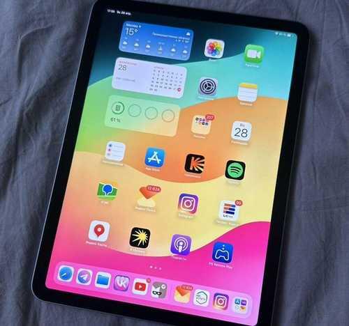 Планшет Apple iPad Air 4 (2020) Wi-Fi 64Gb